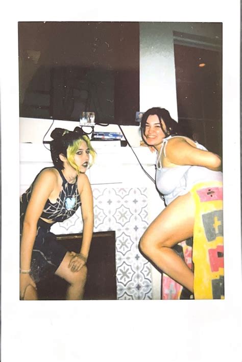 Jolyne And Trish Jojos Bizarre Adventure Bizarre Poses