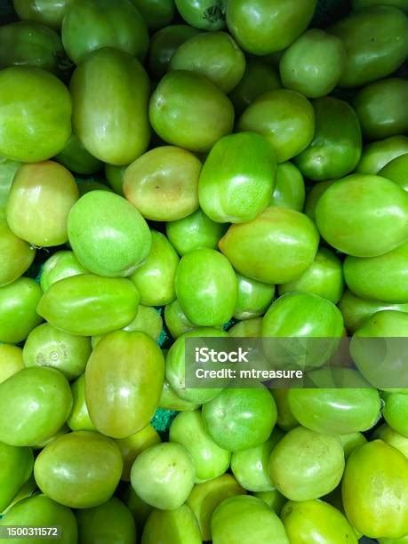 설 익은 녹색 방울 토마토 의 신선한 농산물 시장 더미의 전체 프레임 이미지 높은 전망 전경에 초점 0명에 대한 스톡 사진 및 기타 이미지 Istock