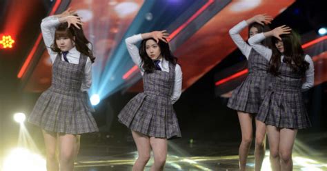 시간을 달려서 를 부르는 여자친구 깜찍하죠~[ss포토]