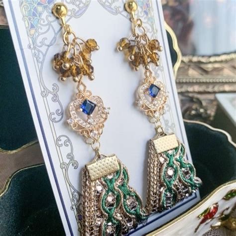 【異国情緒】 グリーン ブルー タッセル 絵画 モネ ミュシャ ゴッホ フェルメール 美術館 ドレス 耳元を彩る美術館 Minne 国内最大級のハンドメイド・手作り通販サイト