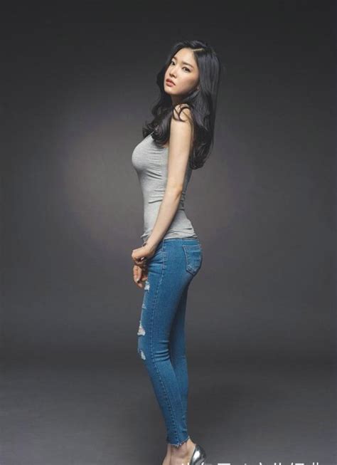 牛仔美女 凹凸有致
