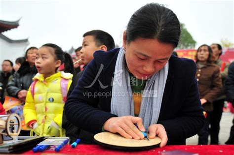 湖北宜昌夷陵版画展现新活力 人民图片网