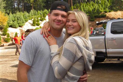 Rylee Arnold Snuggles Up To Boyfriend Walker Lyons In New Photos