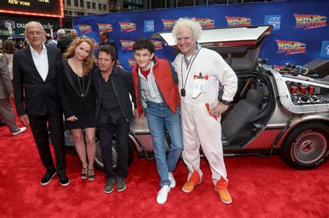 Great Scott The Cast Of ‘back To The Future Will Reunite At La