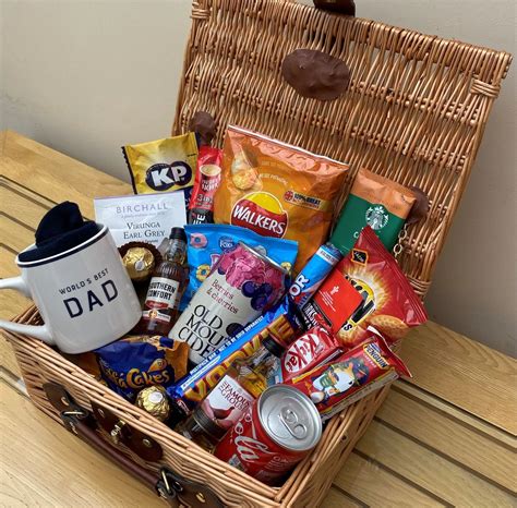 Deluxe Fathers Day Wicker Hamper