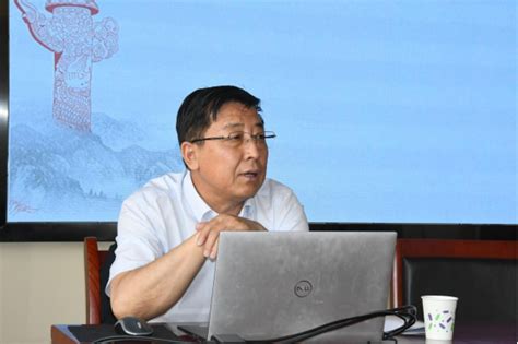 【主题教育】校党委书记、校长阿古拉走进课堂为学生讲授形势与政策课 包头医学院