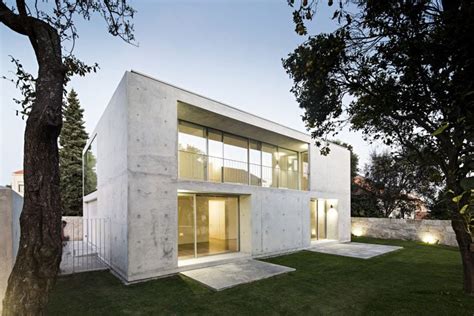 João Vieira De Campos Completes Minimal Concrete House In Porto