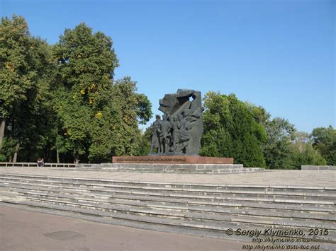 Житомирщина. Малин. Фото. Пам'ятник Героям Малинського підпілля.
