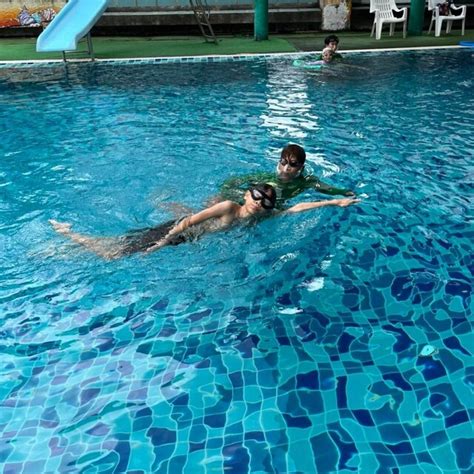 ครูบีม สอนว่ายน้ำ