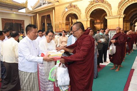 မန္တလေးမြို့၊ မဟာမုနိဘုရားကြီး ၆၄ ကြိမ်မြောက် ဗုဒ္ဓပူဇနိယပွဲတော် စာရေးတံမဲနှင့် ဆွမ်းတော်ကြီး