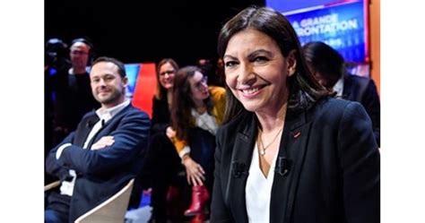 Ан Идалго с преднина на местните избори в Париж