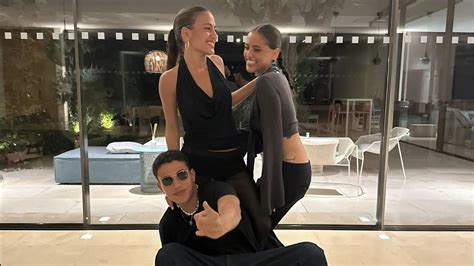 صور عفوية أبناء عمرو دياب يستمتعون بوقتهم في ظهور جديد