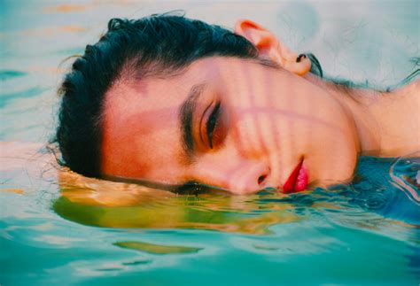 여자 물 사진 Unsplash에서 무료 이미지 다운로드