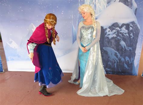 Mousesteps Anna And Elsa From Frozen First Appearance At Walt Disney World In Preparation