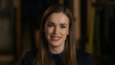 Elizabeth Henstridge Hair
