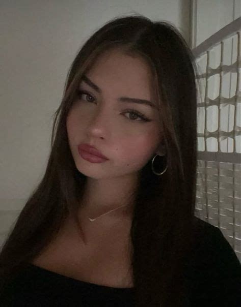 Brunetka Dziewczyna