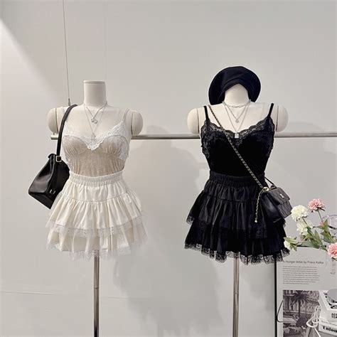 이프유마인 Y2k하이틴유니크 봄 메리 섹시 글램 슬림 벨벳 벨로아 펀칭 레이스 시스루 브이넥 레이어드 이너 무지 튜브탑 슬립 뷔스티에 크롭 나시 티셔츠 2color