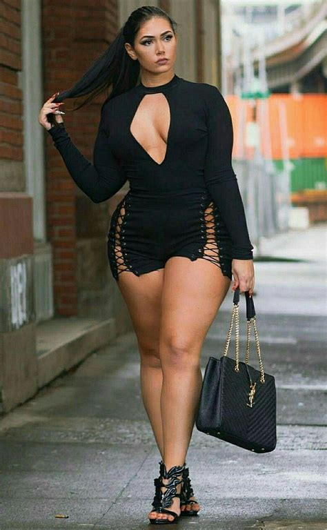 Фото Брюнеток С Пышными Формами — Картинки фотографии