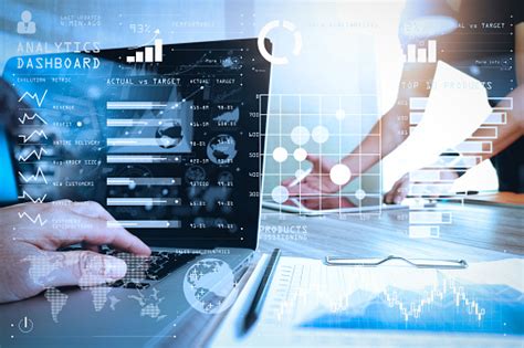 사업 개념으로 그의 동료 및 사무실에서 비즈니스 전략 디지털 레이어 효과와 프레 젠 테이 션 만들기 공연에 대한 스톡 사진 및 기타 이미지 Istock