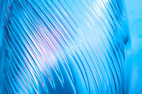 추상 유리 배경 여러 가지 빛으로 조명 물결 모양 유리의 질감 분홍색과 파란색 얼룩 유리 플레어 닫습니다 0명에 대한 스톡 사진 및 기타 이미지 Istock