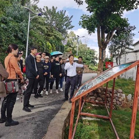 个旧市考察团、省人大代表培训中心学习交流团先后到小水村考察交流进行