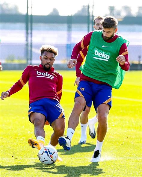 Famous Bulges On Twitter Rt Thefamousbulges Gerard Piqué Bulge 🍆