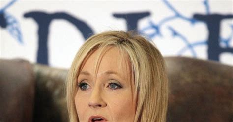 해리포터 작가 롤링 ‘성중립 화장실 강력 비판