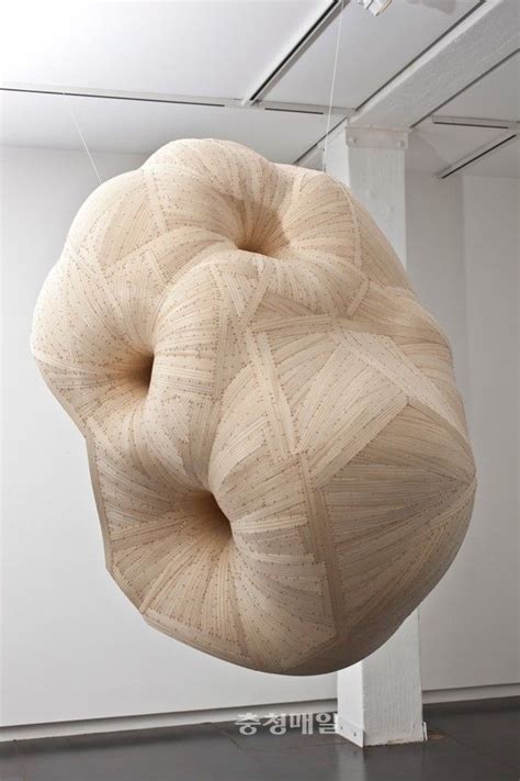 김희찬대나무를 이어붙여 만든 유기적 형태의 조각 Sculpture Art Contemporary Sculpture