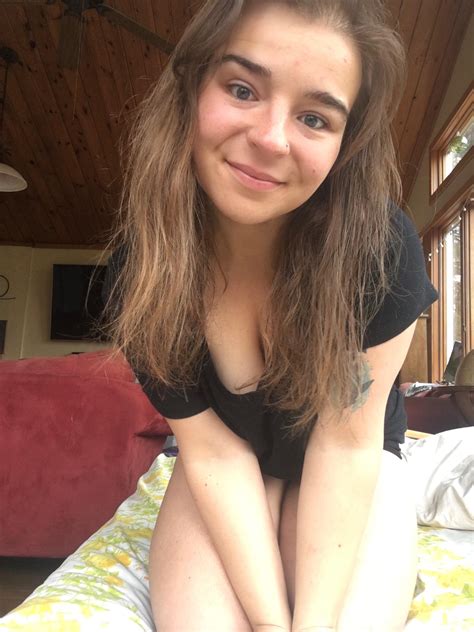 No Makeup And Just Woke Up 🖤 R Selfie