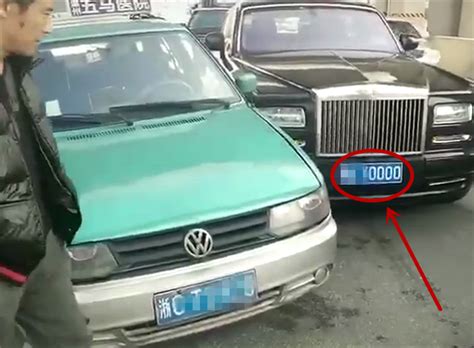 劳斯莱斯撞出租车，车损6位数，看到对方车牌时，就知车主不简单搜狐汽车搜狐网