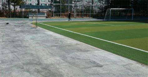 중금속 검출 학교운동장 우레탄 트랙 재시공 하세월