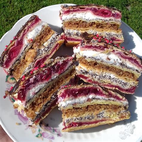 Tally Koroleva А ви помічали рогалики 🥐 завжди у моді Будь яке свято не обходиться без цієї