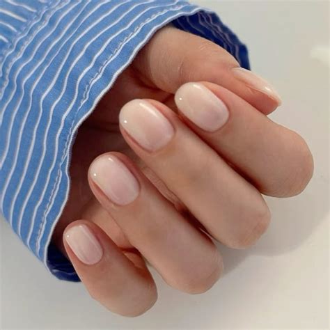 Nail에 있는 Ppck님의 핀 2024 간단한 손톱 젤네일 네일 컬러