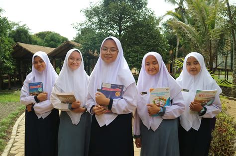 Pondok Pesantren Terbaik Untuk Santri Perempuan Di Indonesia