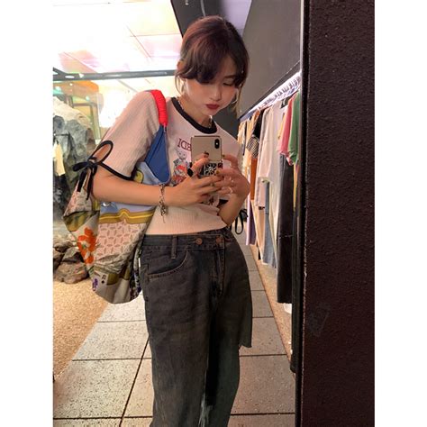 落落狷介别致短袖女夏季2023年新款米色卡通印花上衣针织T恤薄款 虎窝淘