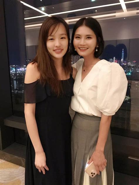 張榮味女兒張嘉郡臉書證實傳喜事 韓冰現身祝福 政治 旺報