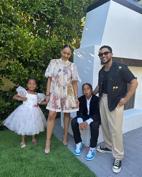 Tia Mowry Tamera Mowrys Candid Quotes About Their Twin Bond Us Weekly