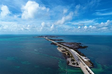 키 웨스트 플로리다 키스 미국에 가는 길에 유명한 7 마일 다리와 섬의 공중 보기 멋진 풍경 휴가 여행 여행 목적지 열대 풍경 키 웨스트에 대한 스톡 사진 및 기타 이미지