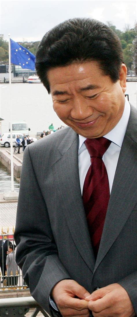 노무현사료관 [핀란드 공식환영식에서 미소짓는 노무현 대통령]