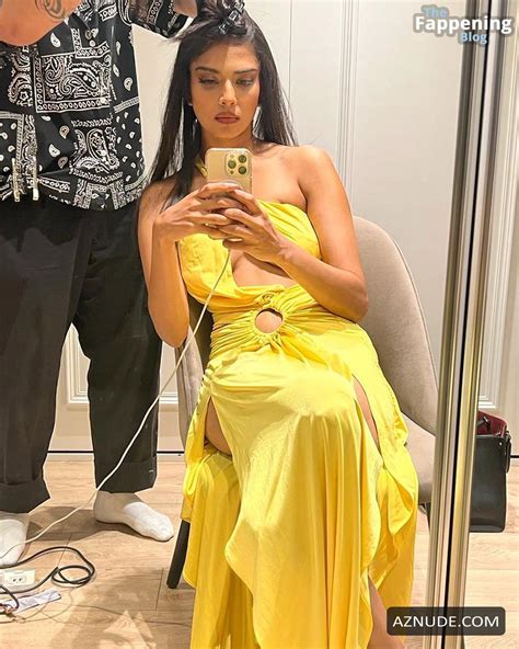 Malavika Mohanan Nude Aznude