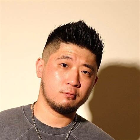 醫生一眼就認出我來，問我今天怎麼又來了。我當時內心一半在自我譴責自己是否濫用醫療資源，但我這次表明自己是抑鬱起不了身，昏睡多夢，我不確定這能不能尋求什麼協助，我目前只知道需要就醫的證明好讓我在