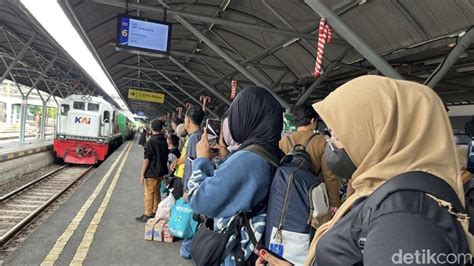 Dampak Banjir Grobogan Jadwal Ka Di Daop 8 Surabaya Terganggu