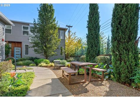 2813 Se Hawthorne Blvd 5 Portland Or 97214 Redfin