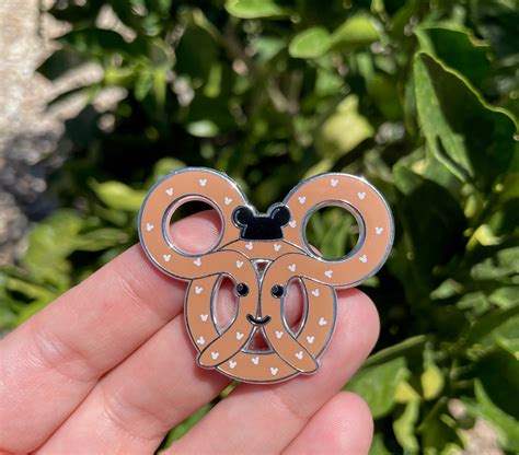 Pretzel Pin Dreamlee