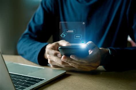 Ai 인공 지능과의 챗봇 채팅 기술 스마트 로봇 Ai 미래 기술 변환 로봇 응용 프로그램 대화 도우미 개념을 사용하는 남자 Cpu에 대한 스톡 사진 및 기타 이미지 Istock