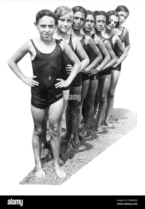 Gamines En Maillot De Bain Banque De Photographies Et Dimages Haute R Solution Alamy