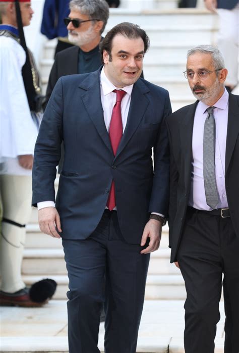 Προεδρικό Μέγαρο Οι εμφανίσεις στη δεξίωση για την 51η επέτειο αποκατάστασης της Δημοκρατίας