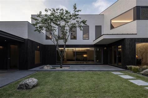 주택살이가 고민이라면 정원이 있는 이색적인 구조의 주택 라이프스타일 슈퍼앱 오늘의집 주택살이가 고민이라면 정원이 있는 이색적인 구조의 주택 라이프스타일 슈퍼앱 오늘의집