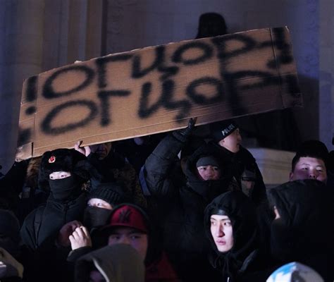 Амьсгалах эрхийн төлөөх ард нийтийн жагсаал хоёр дахь өдрөө үргэлжилж байна