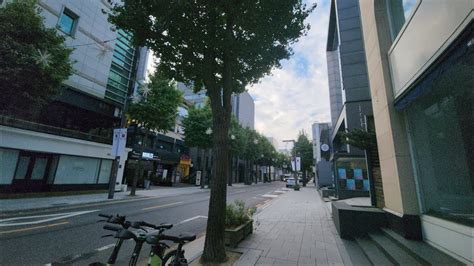 돈 많다고 자랑마라 괜히 자랑질 하다가는 범죄의 표적이 되기 쉽다 조용히 잘 지낼 생각하는 게 낫다 Youtube